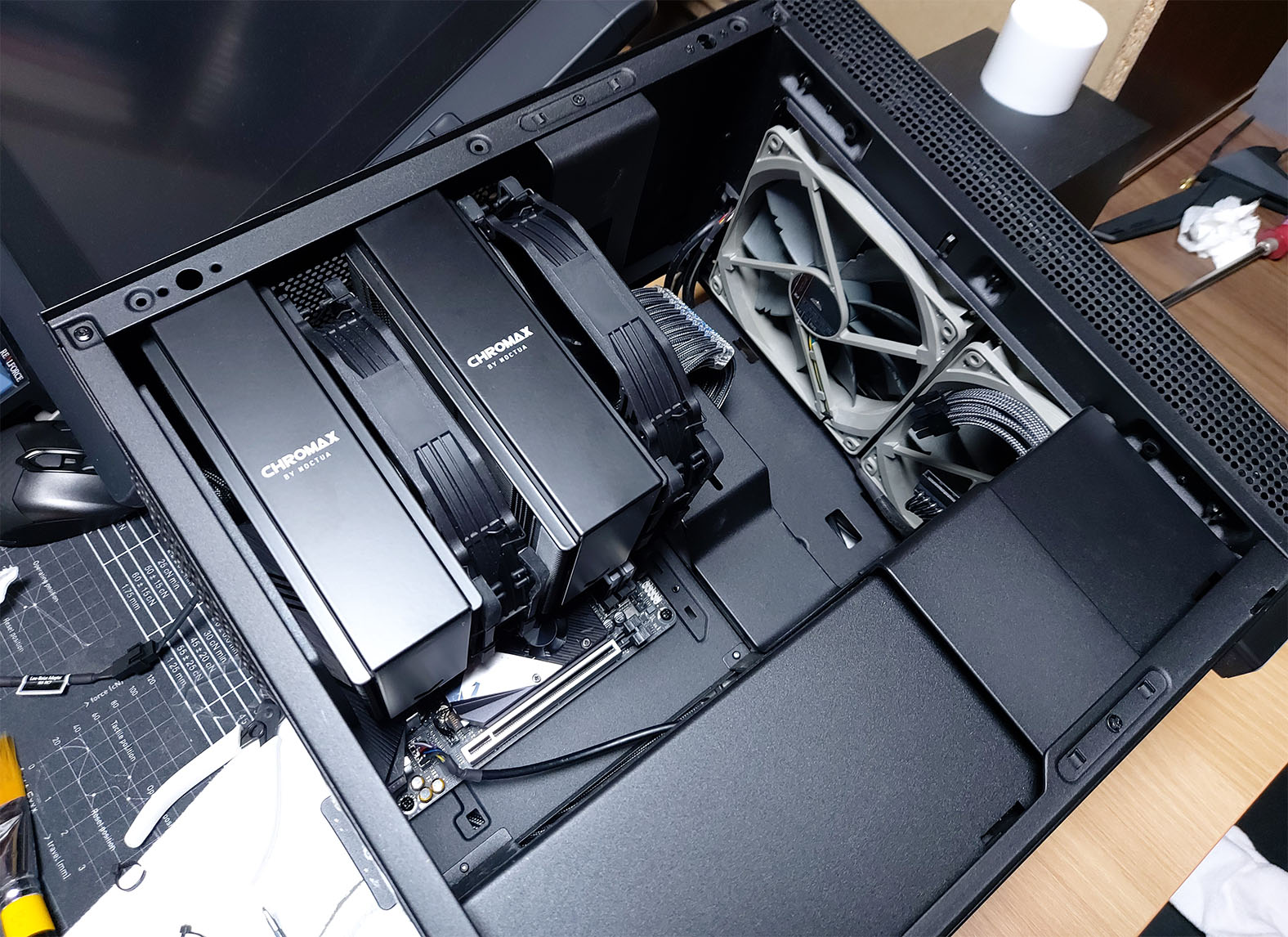 올블랙 ITX의 완성 (Feat. NH-D15) - 컴퓨터 / 하드웨어 - 기글하드웨어