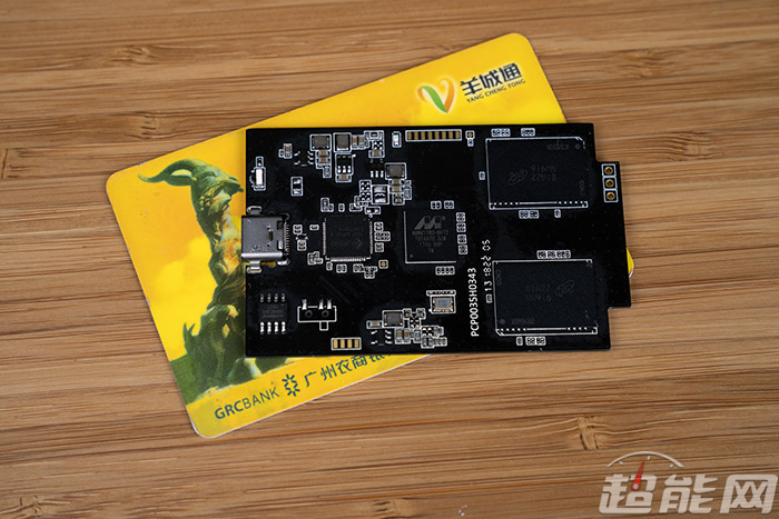 Longsys의 외장형 SSD - 컴퓨터 / 하드웨어 - 기글하드웨어