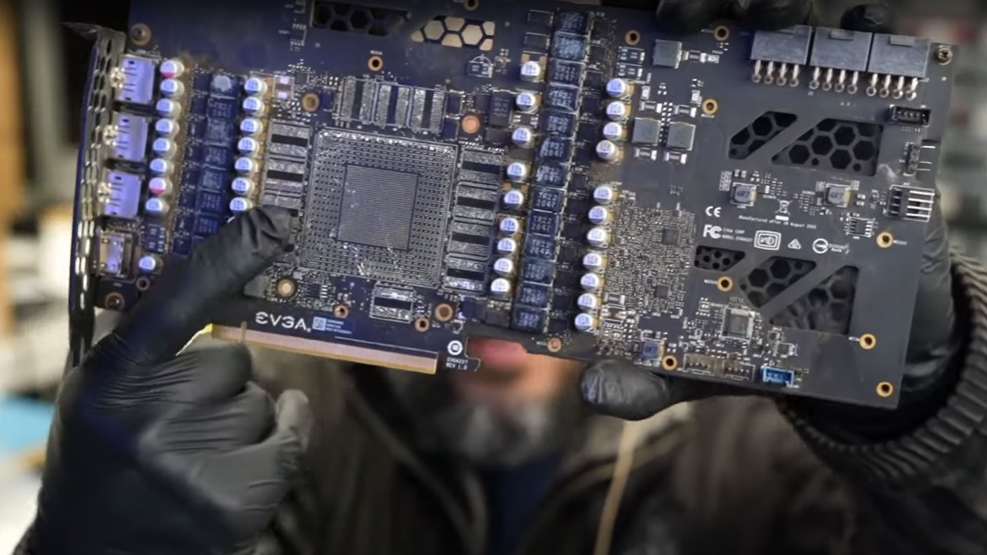 수리 업체에 보낸 지포스 RTX 3090에 GPU가 없음 - 컴퓨터 / 하드웨어 - 기글하드웨어