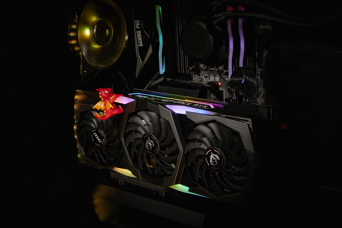 RGB 감성 완벽한 PC! MSI 트리오 트라이프로져 그래픽카드 - 컴퓨터 / 하드웨어 - 기글하드웨어