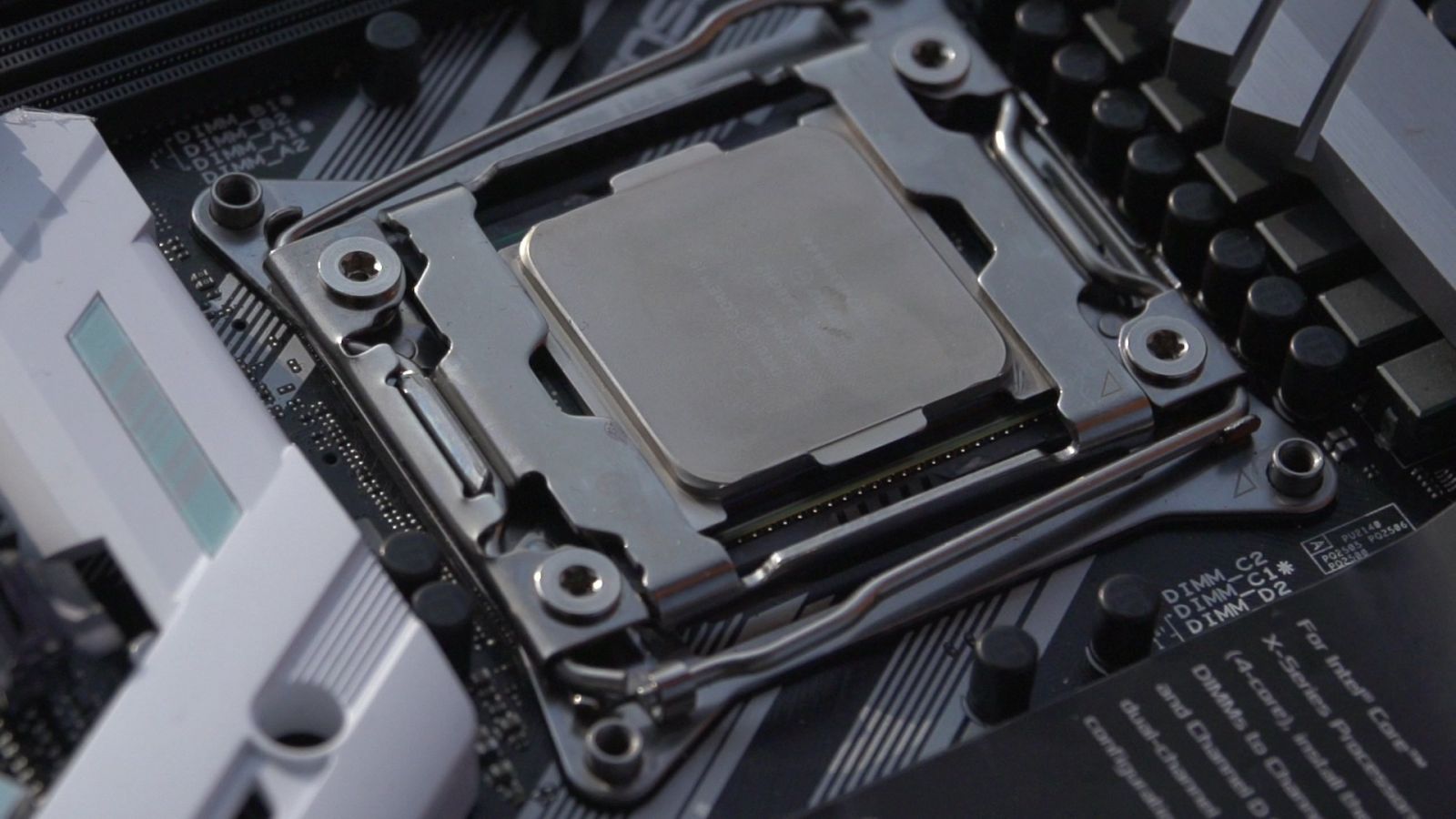 Intel Core i9-7960X(인텔 코어 i9-7960X) - 1 - 홍보 / 필테 - 기글하드웨어