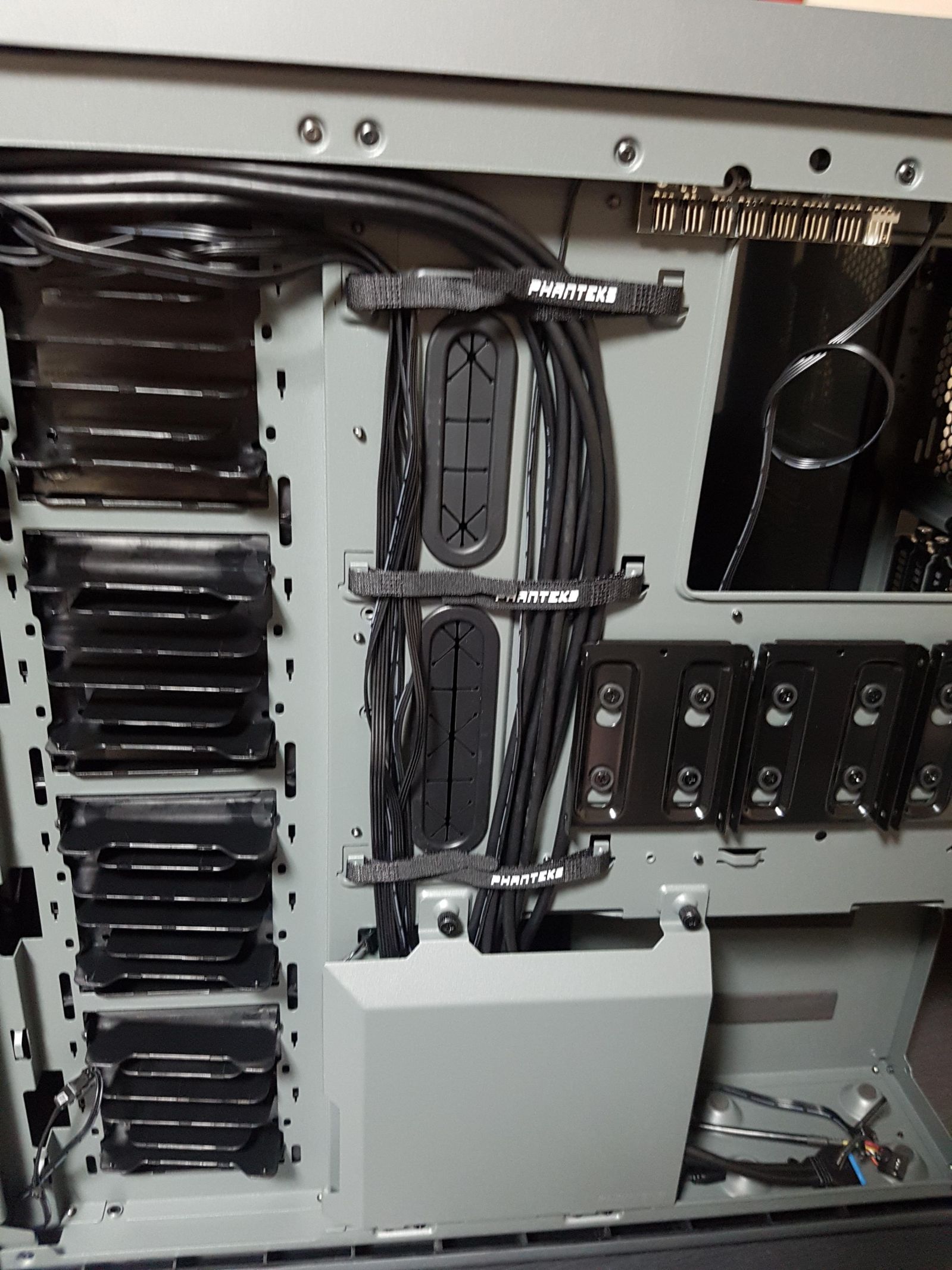 ENTHOO 719케이스를 조립해보니까 - 커뮤니티 게시판 - 기글하드웨어